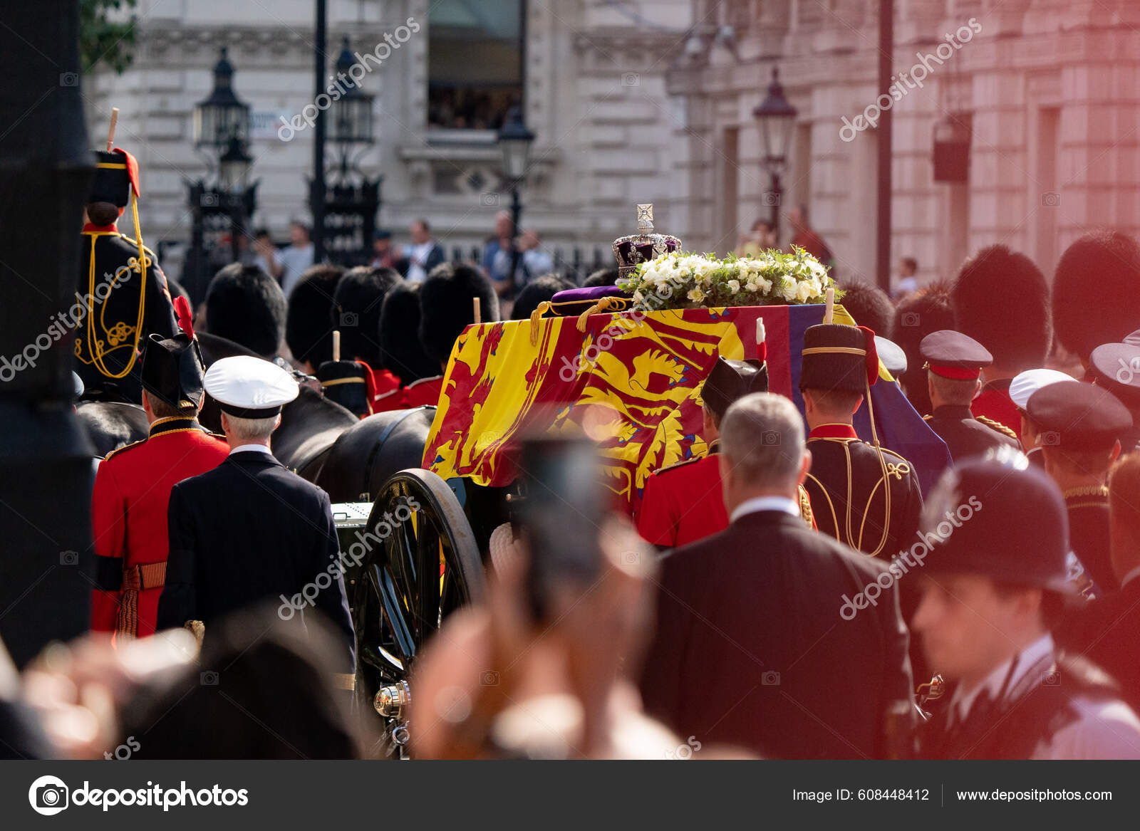 Ataúd Reina Isabel Toma Procesión Carro Armas Artillería Real Tropa ...