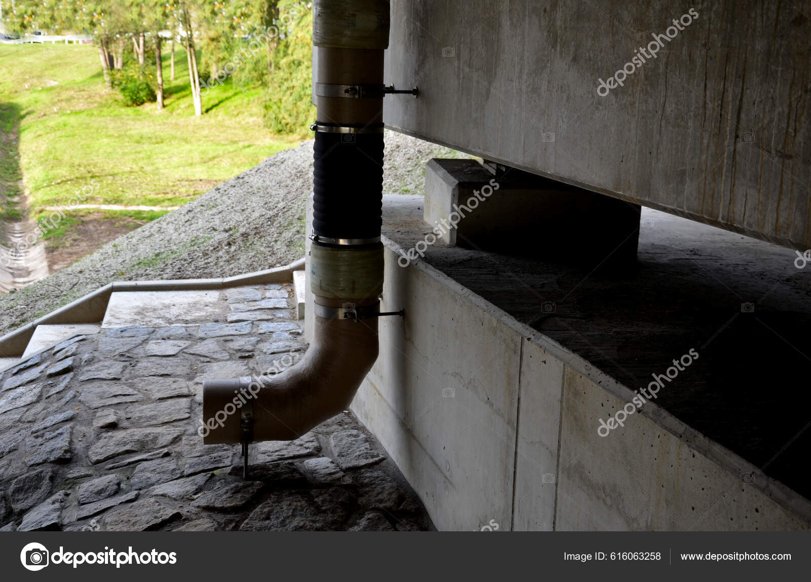 Freeway Bridge Drainage Sound Absorbing Wall Holes Lets Water Gutters ...