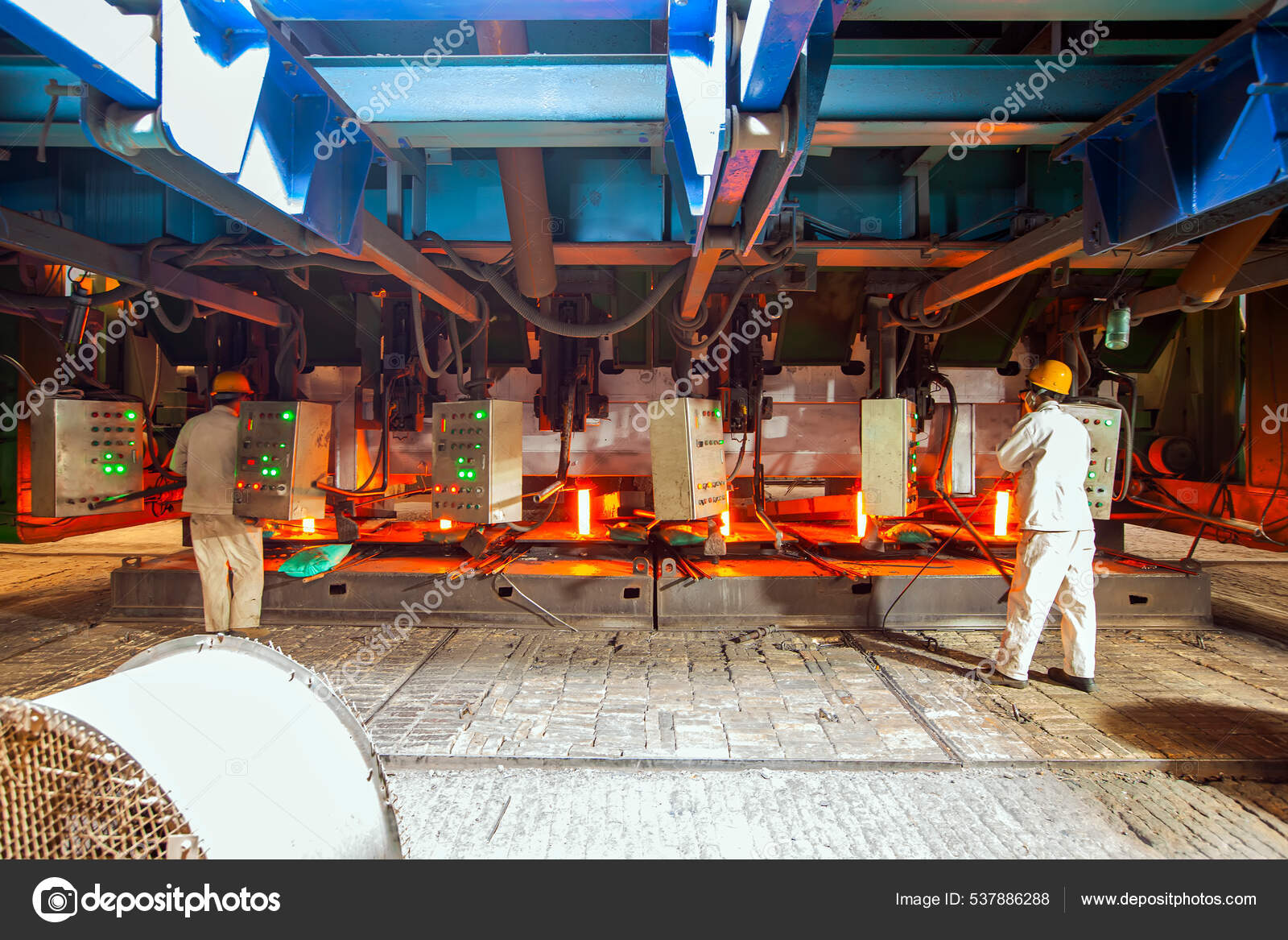 Workers Steel Mill Work Workers Steelmaking Workshop — Stock Photo ...