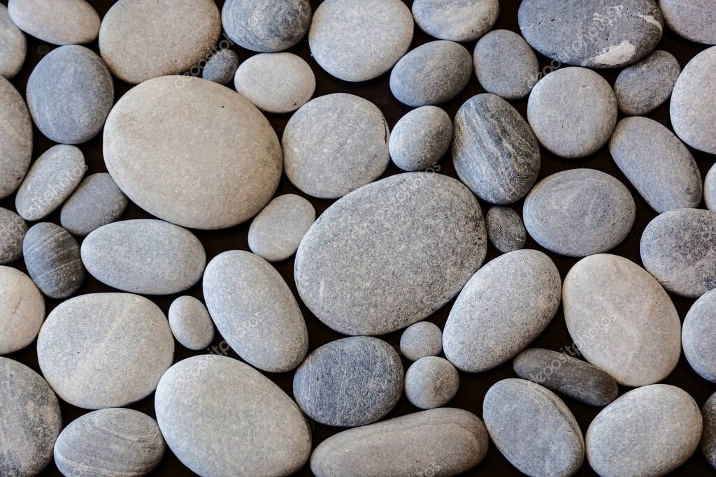 fondo de piedras redondas de diferentes tamaños de guijarros de luz 2024