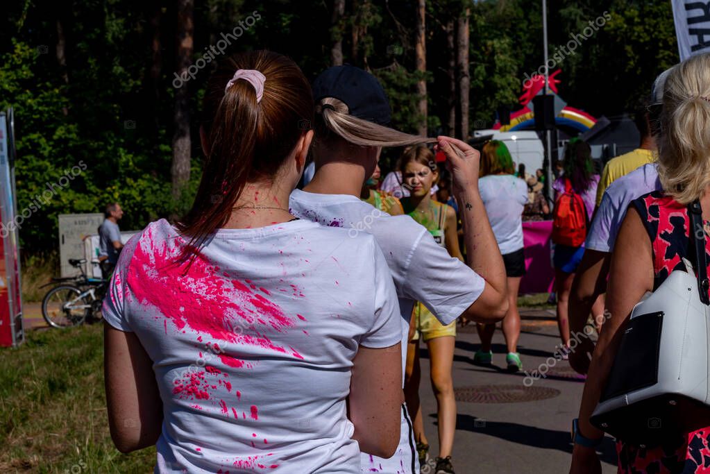 Jurmala, Kauguri, Letonia - 14 de agosto de 2022: Los niños se ...