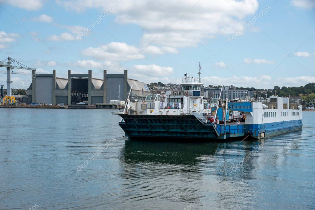 Torpoint, Cornwall, Inglaterra. 2021. Cadena roro ferry que sale de ...