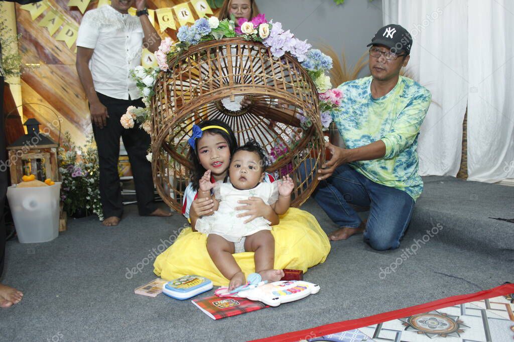 La singularidad de la ceremonia tradicional de Tedak Siten en Java ...