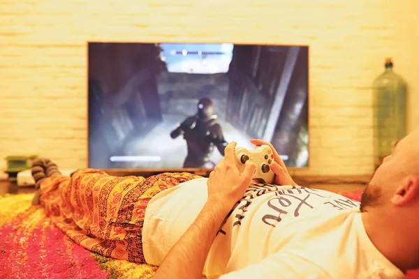 Man playing video games Stock Photos, Royalty Free Man playing video ...