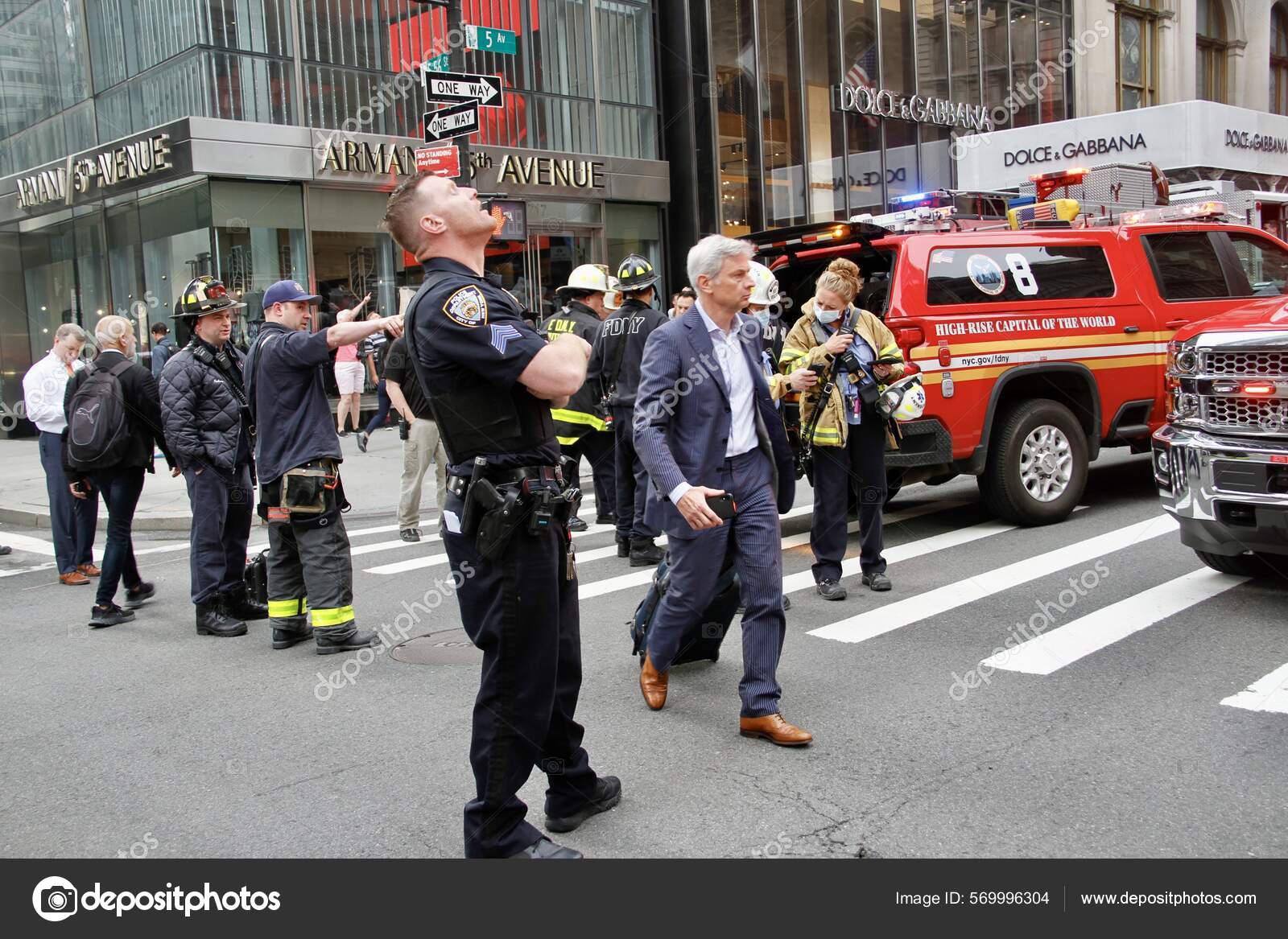 Two Workers Saved Falling Construction Cradle Skyscraper Fifth Avenue ...