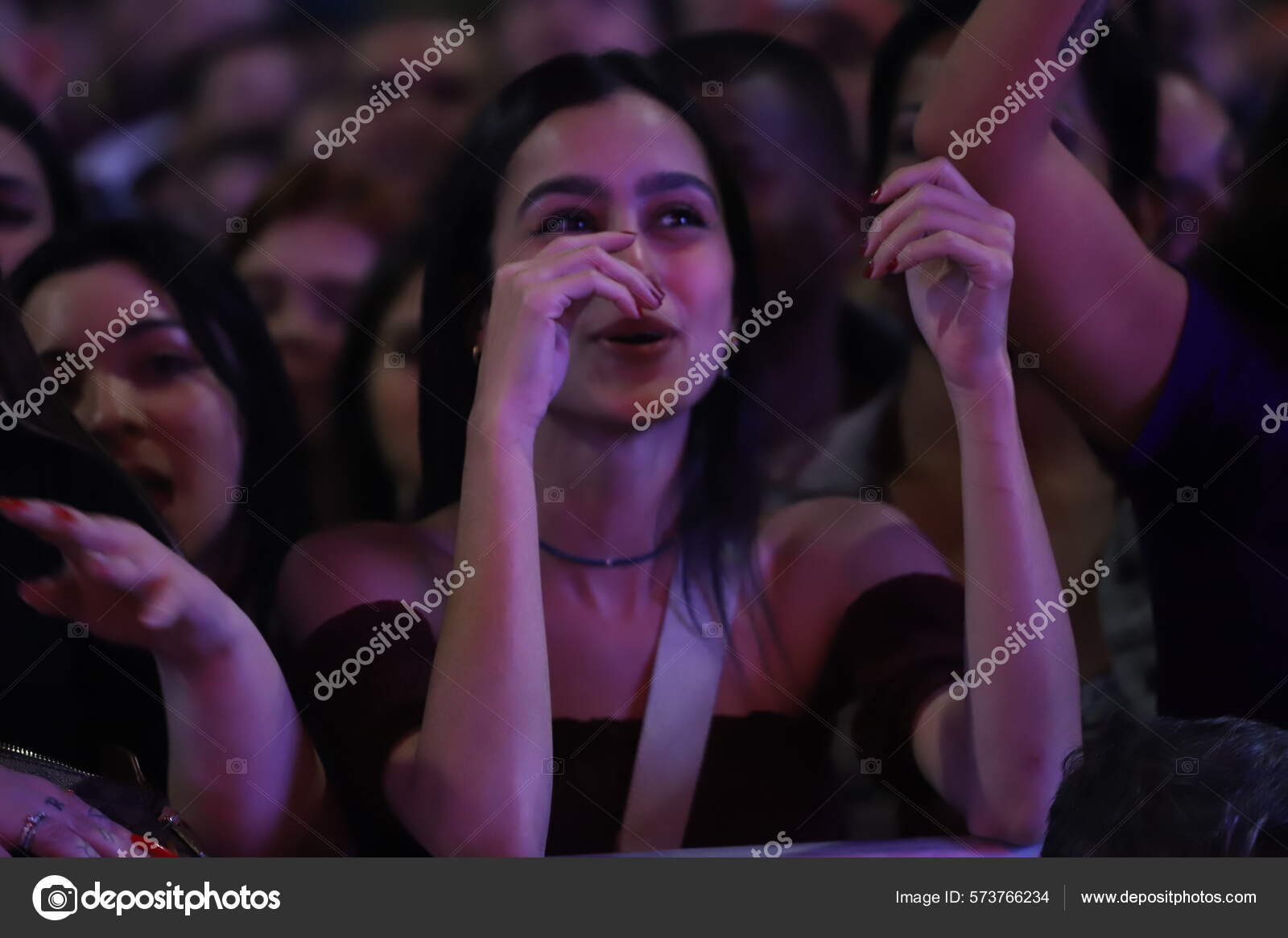 Singer Vitor Kley Performs Viaduto Cha Stage Virada Cultura Culture ...