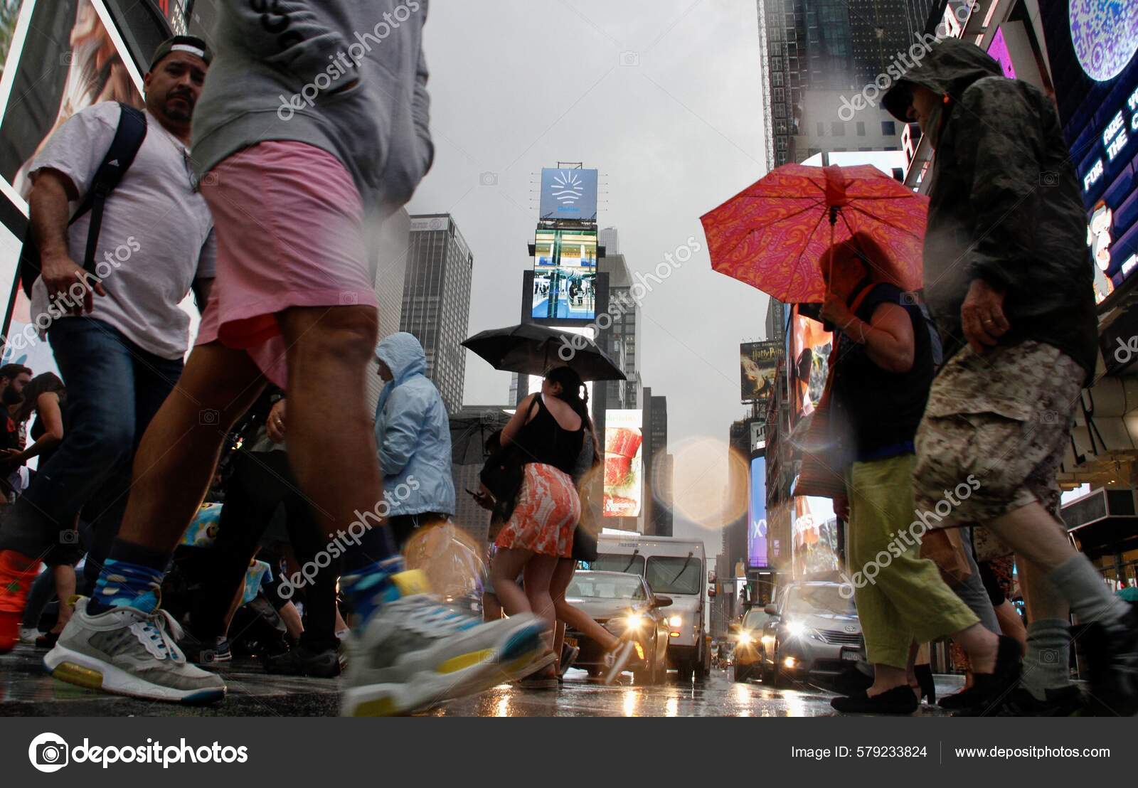 New Yorkers Rainfall Times Square June 2022 New York Usa — Stock ... New Yorkers Rainfall Times Square June 2022 New York Usa — Stock ...