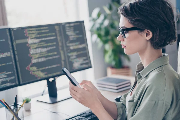 Female programmer images libres de droit, photos de Female programmer ...