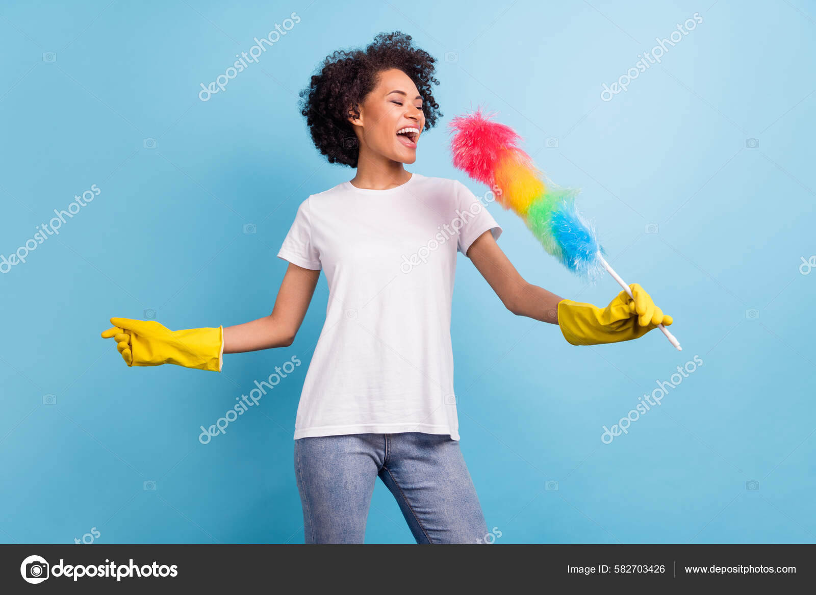 Photo Young Excited Crazy Cheerful Dreamy Afro Girl Cleaning Singing ...