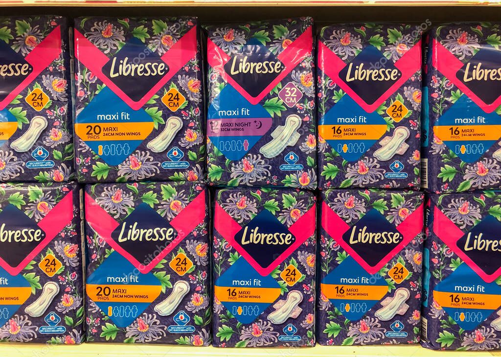 Selangor, Malasia: 15 de noviembre de 2021- Libresse pad pack on shelf ...