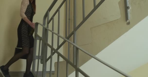 61 Drunk woman walking Stock Videos, 4K & HD Footage | Depositphotos