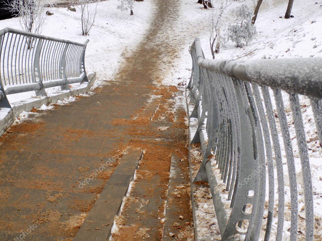 Arena espolvoreada en las pisadas de las escaleras para evitar la formaci n de hielo 2024