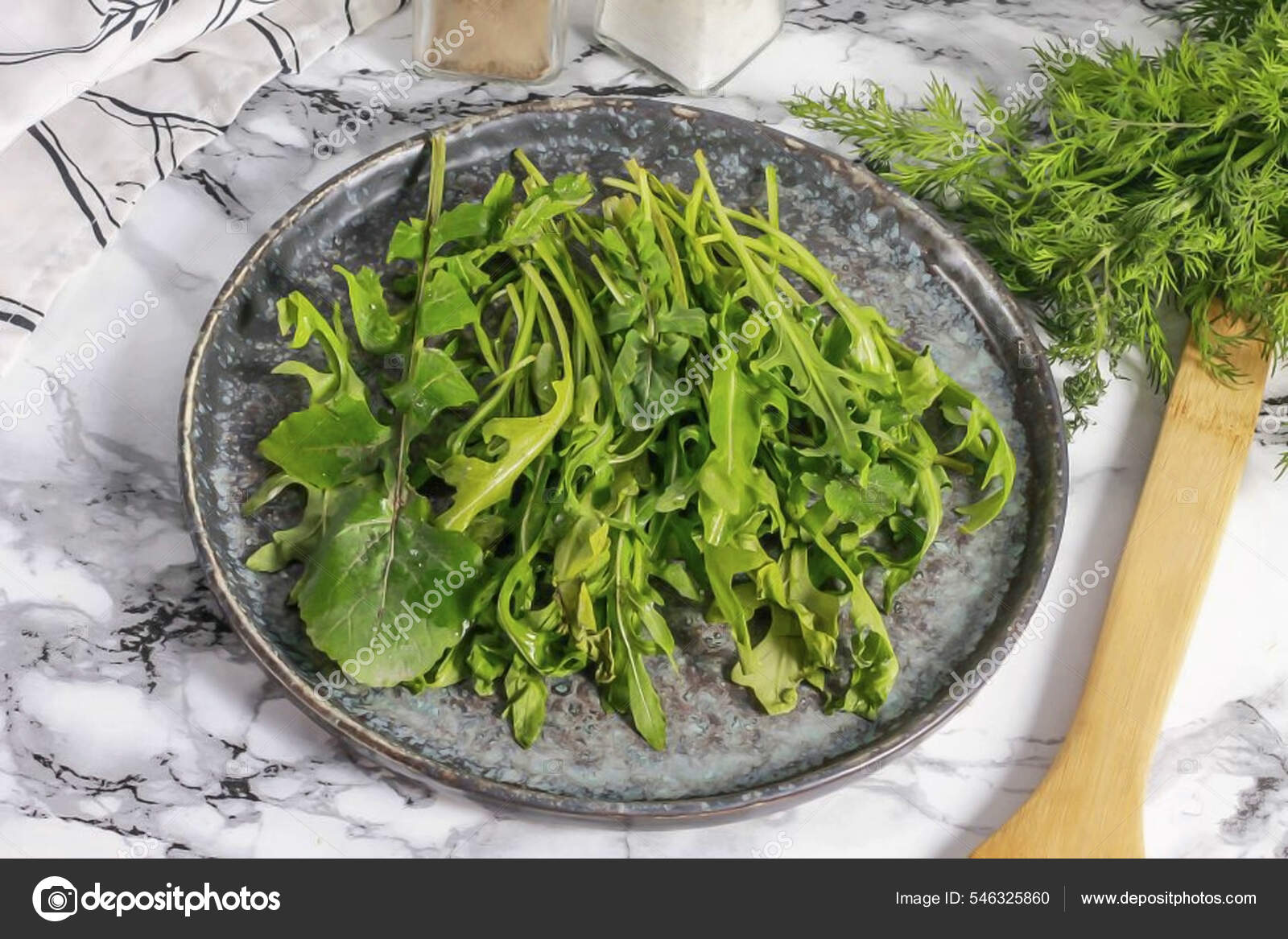 Rinse Arugula Water Cut Stems Shake Excess Moisture Arrange Leaves ...