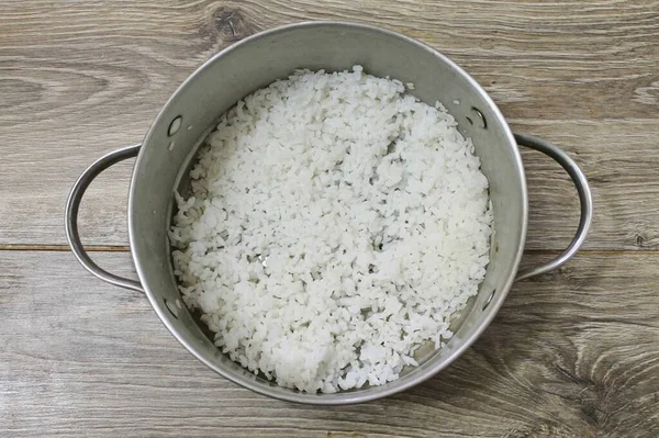 Pour a liter of water into the pan, salt and bring to a boil. Pour the ...