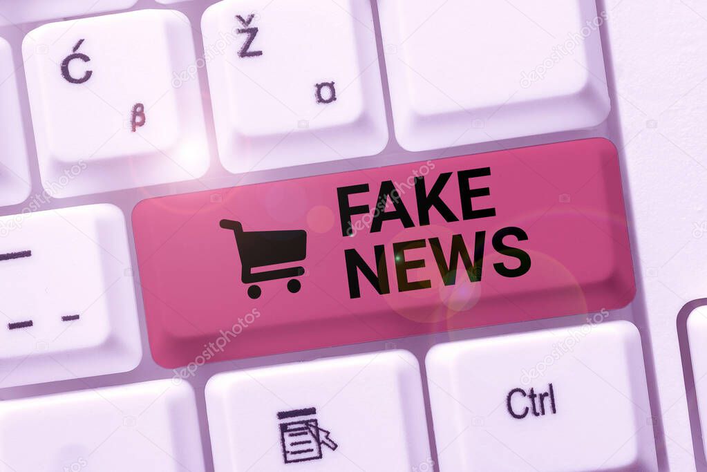 Título Conceptual Fake News Palabra Escrito En Información Falsa
