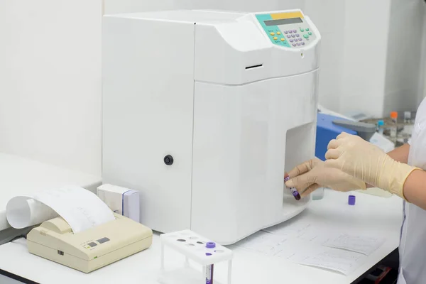 Hematologie analyzer Stock Photos, Royalty Free Hematologie analyzer ...