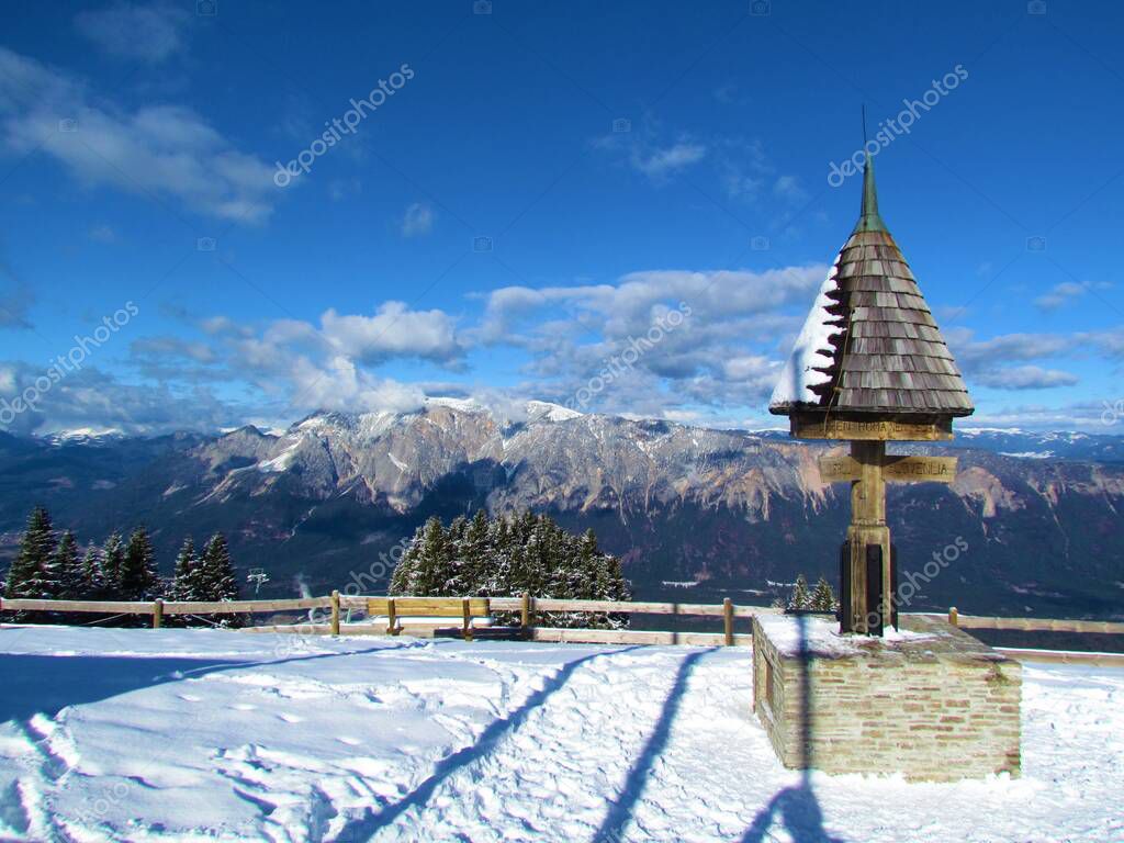 Vista de la montaña Dobratsch, Dobrac en Carintia o Karnten, Austria en ...