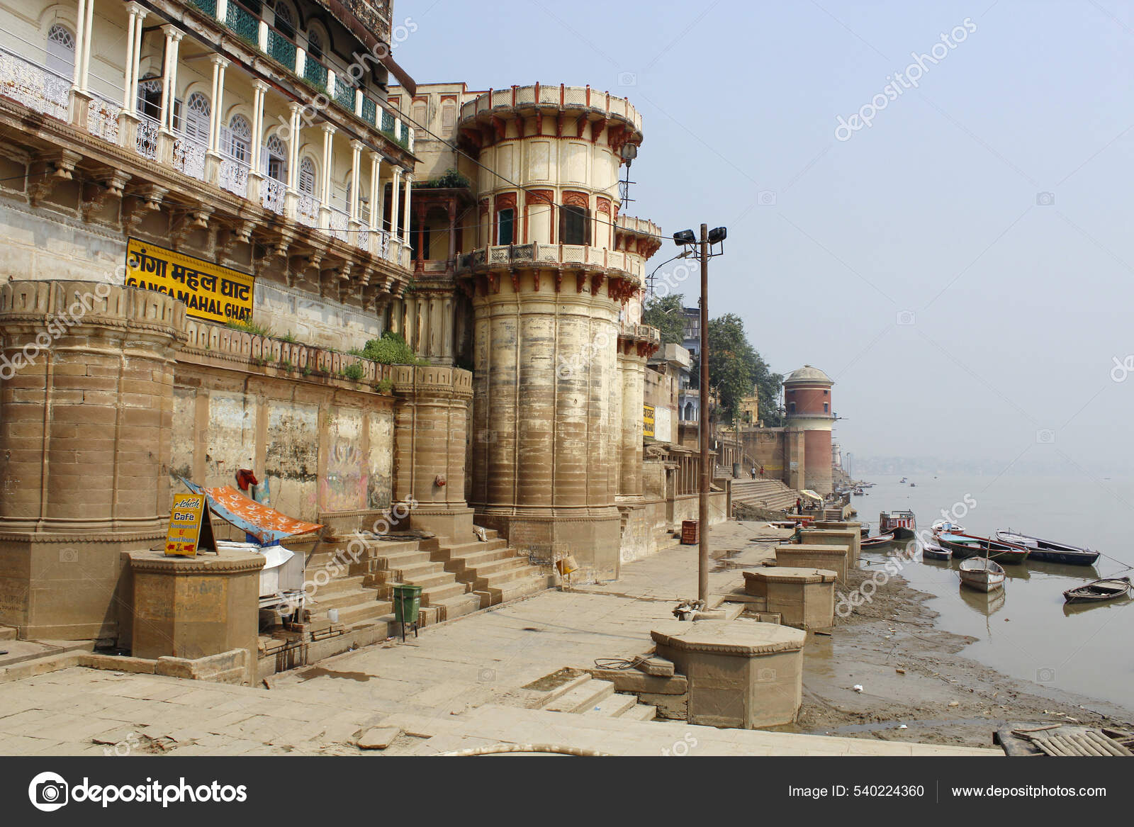 View Ganga Mahal Ghat Varanasi India — Stock Editorial Photo © NataZaya ...