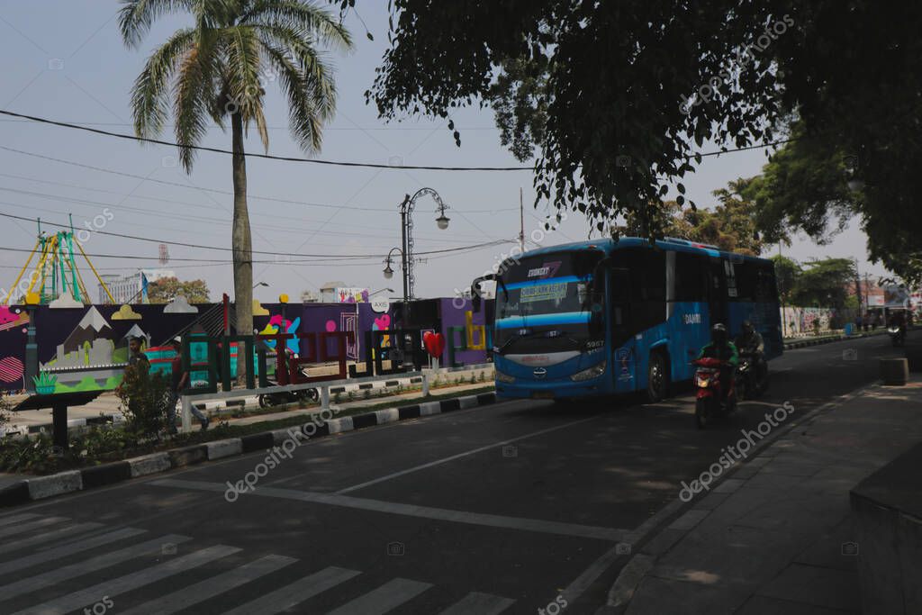 Bandung, Java Occidental, Indonesia - 23 de septiembre de 2019: Tráfico ...