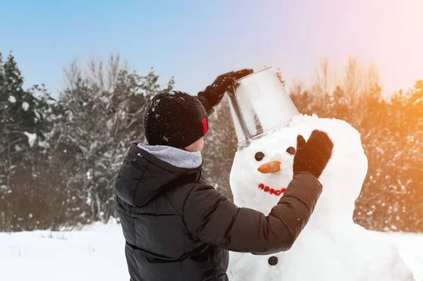 Fotos de Caring snowman, Imagens de Caring snowman sem royalties ...