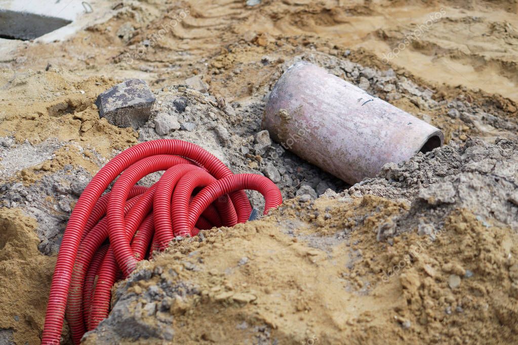 Tubo rojo, corrugado, flexible, de plástico para conductos de cable ...