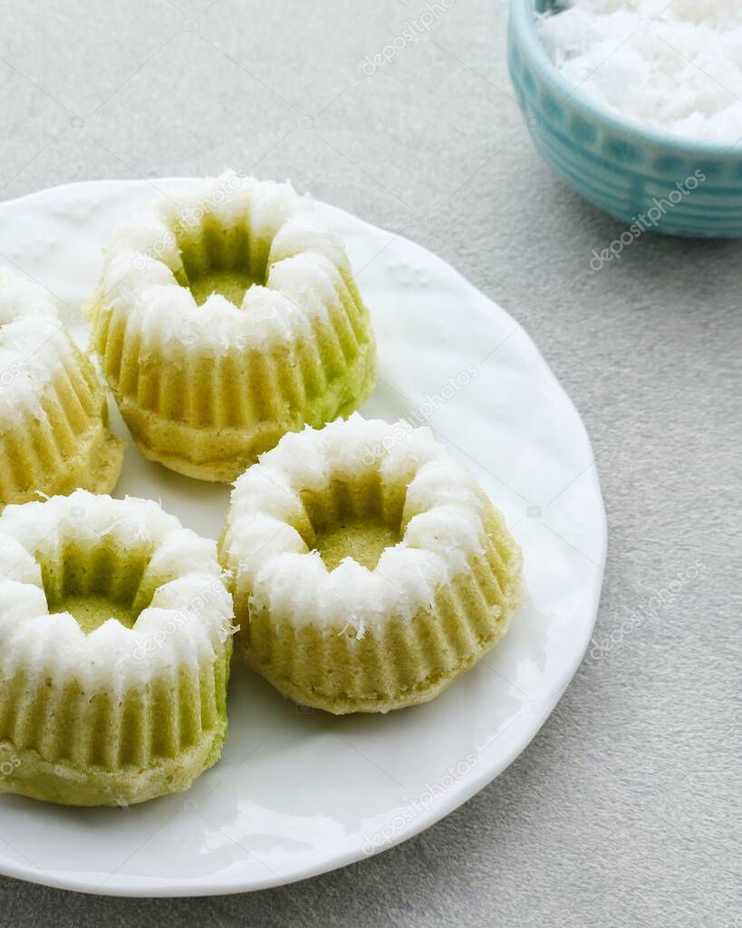 Kue Putu Ayu, un aperitivo tradicional indonesio hecho de harina de ...