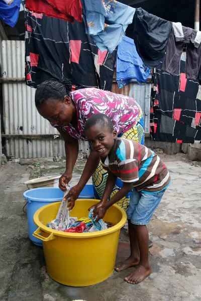African kids washing Stock Photos, Royalty Free African kids washing ...