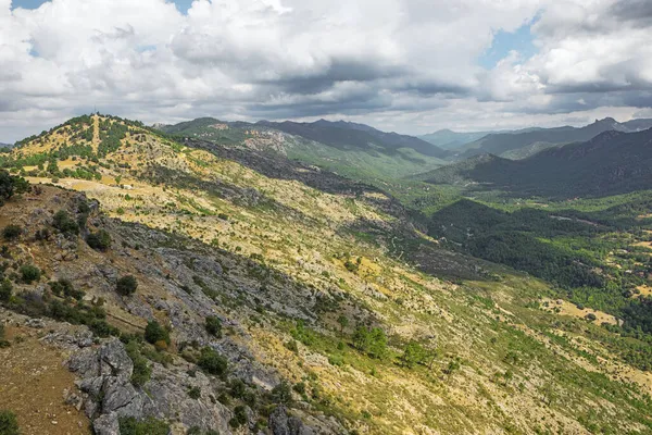 La entrada del parque natural Sierras de Cazorla, vista desde el ...