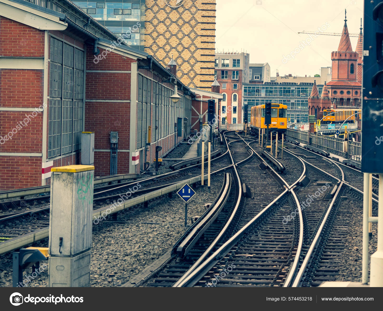 Yellow Train Berlin Train Station Yellow Train Oberbaum Bridge Berlin ...