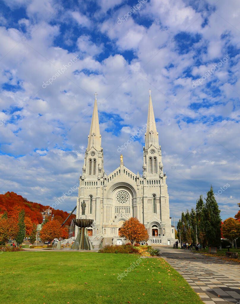 BEAUPRE QUEBEC CANADA - 10 13 2021: La Bas lica de Sainte-Anne-de ...