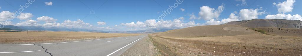 El tramo Chuisky cruza la cresta Seminsky a través del paso Seminsky ...