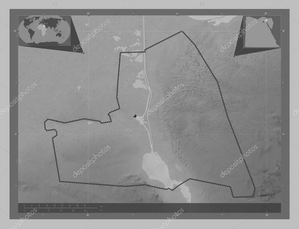 Al Ismailiyah, gobernación de Egipto. Mapa de elevación a escala de grises con lagos y ríos ...