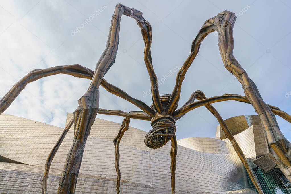Bilbao, España, 15 de febrero de 2022. La araña, escultura de Louise ...