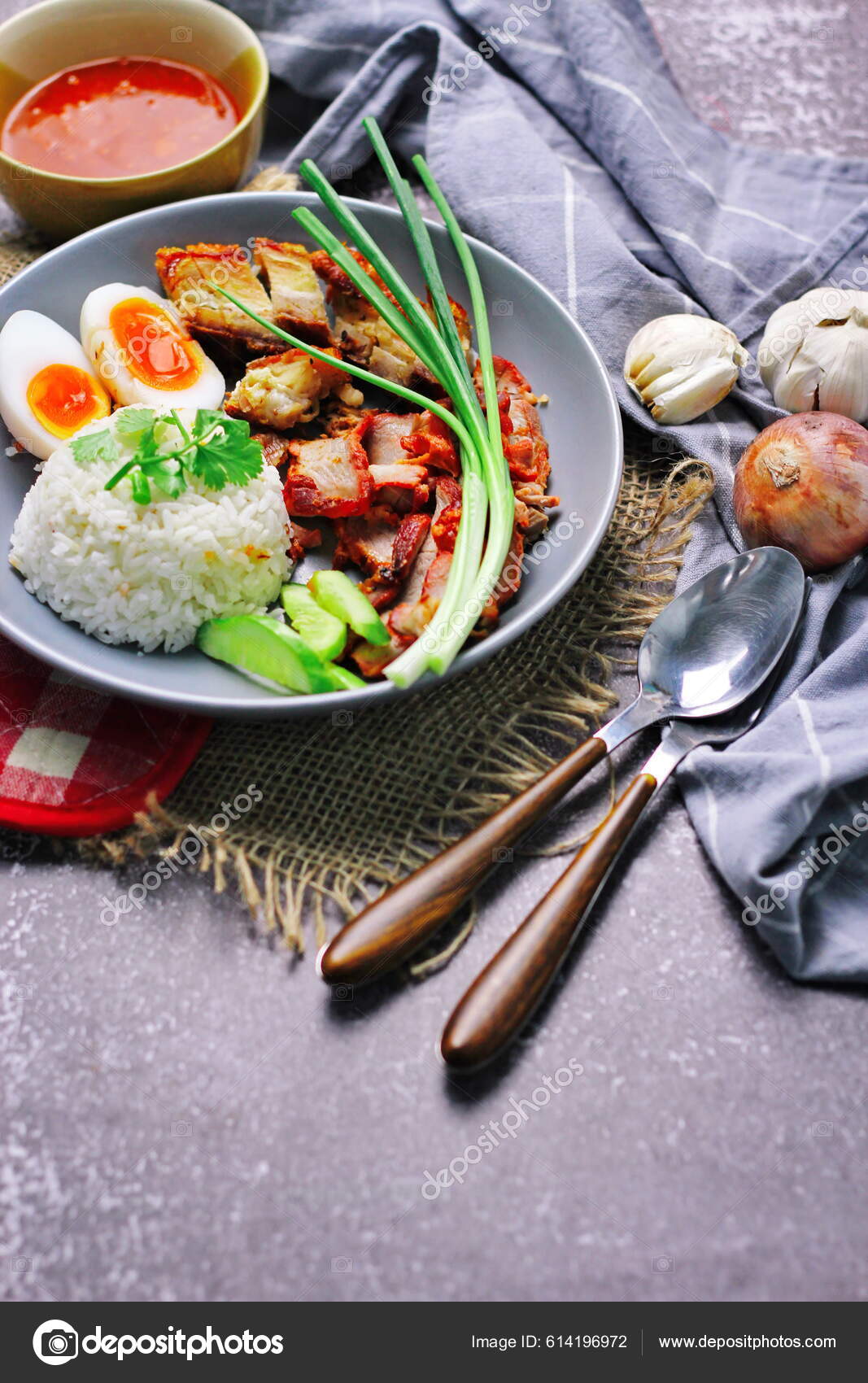 Prato Tailandês Khao Daeng Molho Vermelho Ensopado Porco Com Arroz ...