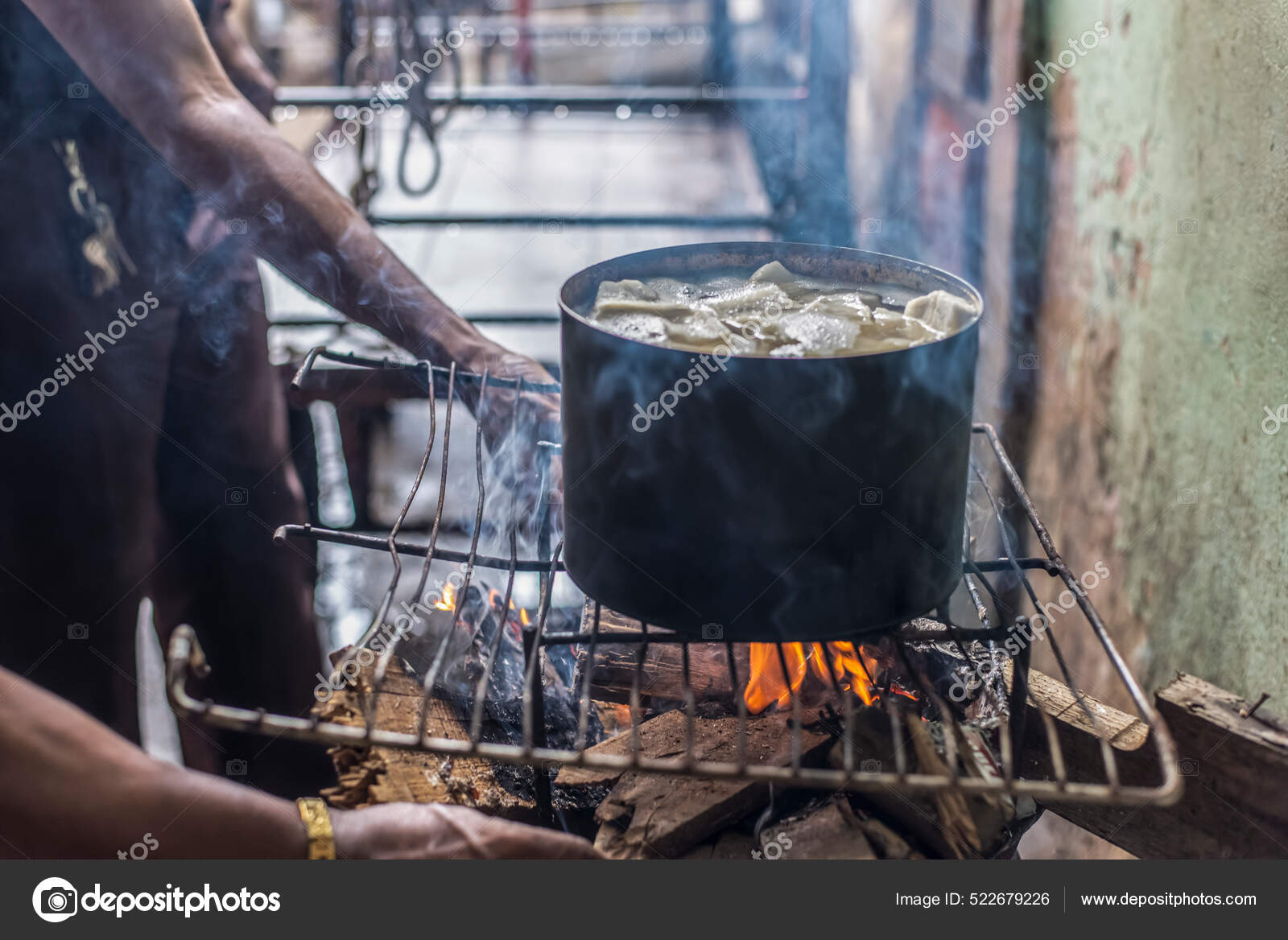 Men Cooking Cassava Iron Pot Wood Fire Sao Joaquim Market – Stock ... Men Cooking Cassava Iron Pot Wood Fire Sao Joaquim Market – Stock ...