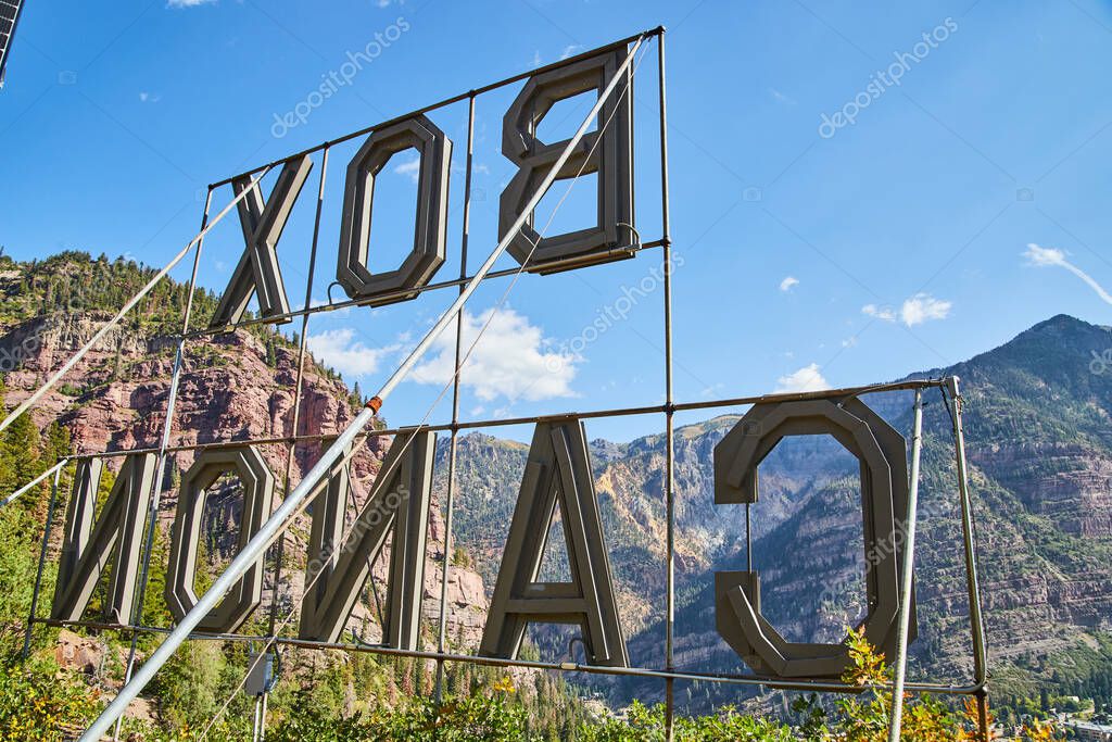 Detrás del icónico cartel de Box Canon en las montañas de Colorado 2022