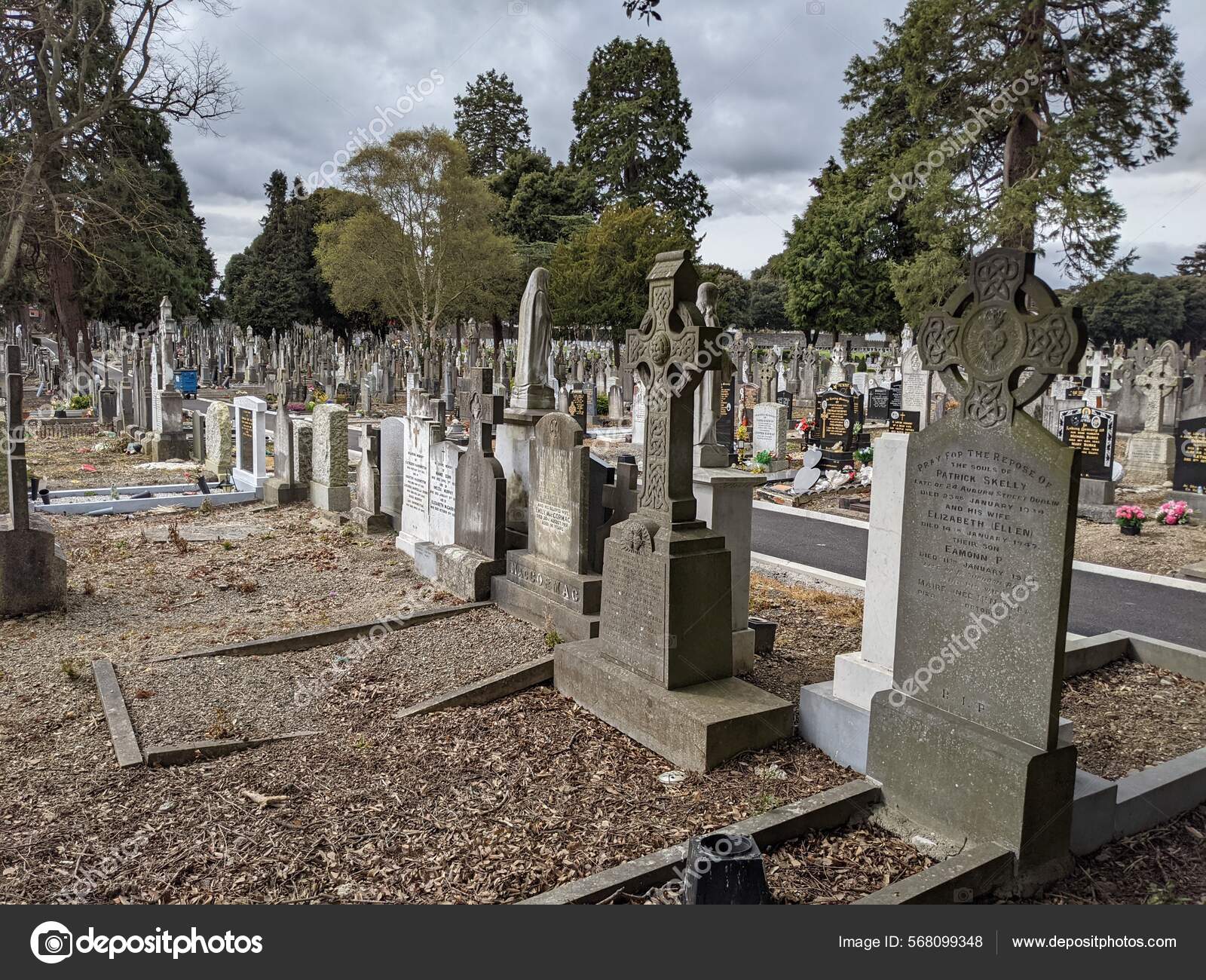 Glasnevin Cemetery Biggest Cemetery Dublin Ireland Stock Photo by ©alin ...