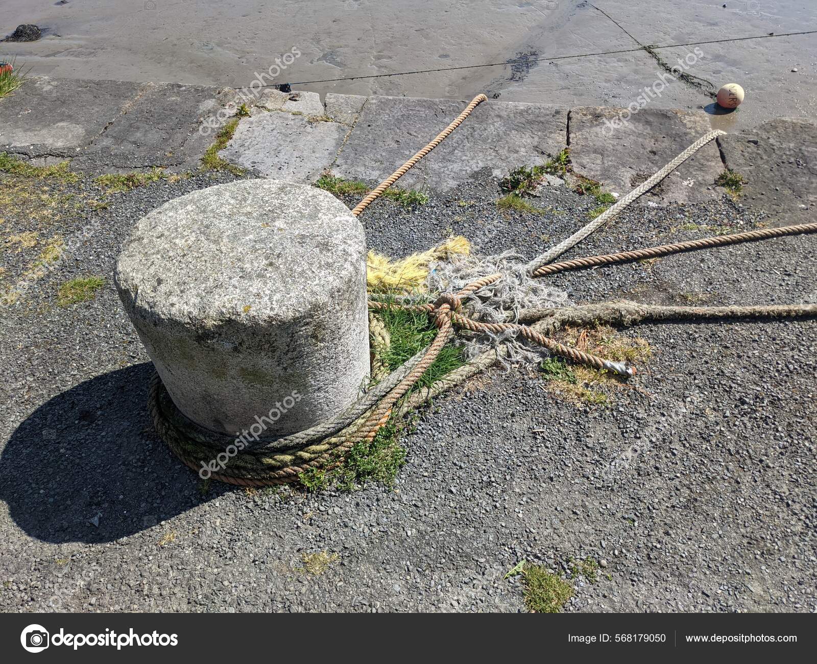 Single Mooring Device Coiled Ropes Keeps Ship Dock Stock Photo by ©alin ...