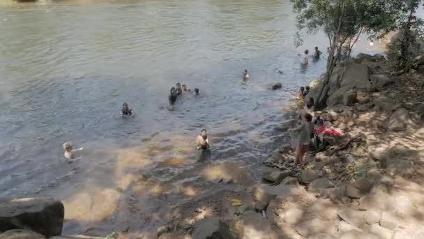 375 Mulheres tomando banho Vídeos, Mulheres tomando banho Filmagens sem royalties | Depositphotos