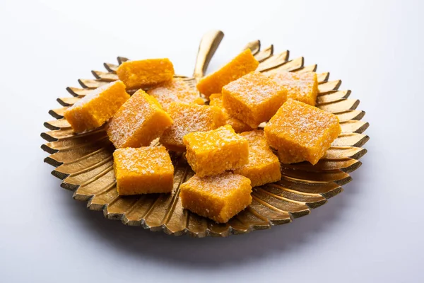 Coco barfi o nariyal Burfi o barfee es un festival popular dulce de ...