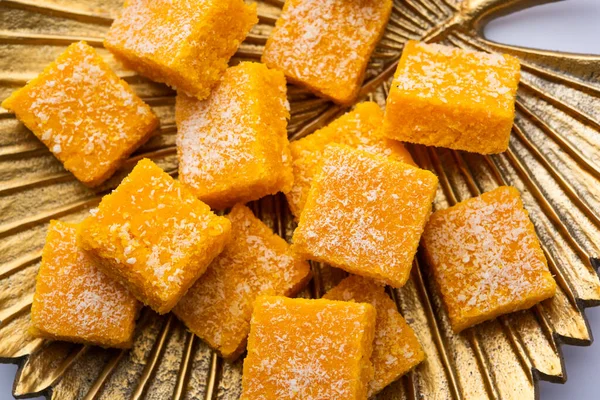 Coco barfi o nariyal Burfi o barfee es un festival popular dulce de ...