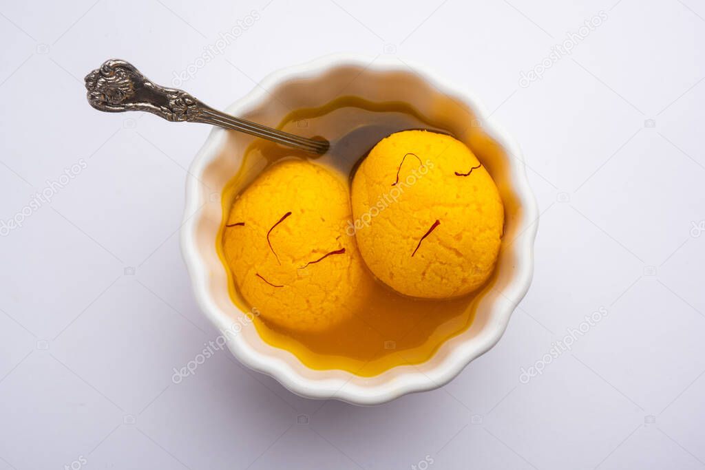 Rajbhog es un plato dulce tradicional bengalí hecho con paneer o chena y aromatizado con azafrán ...