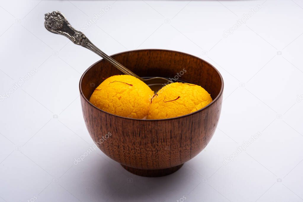 Rajbhog es un plato dulce tradicional bengalí hecho con paneer o chena y aromatizado con azafrán ...