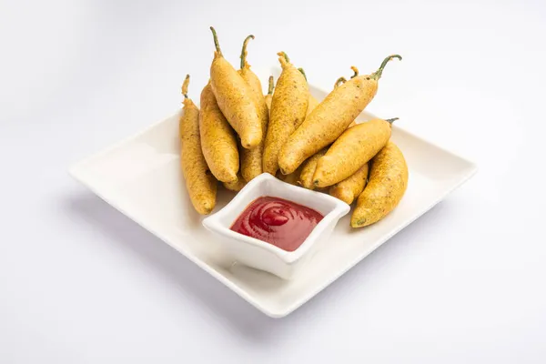 Chile relleno Pakora o mirchi pakoda o mirchi vada, un tentempi ...