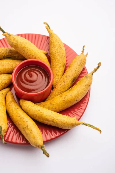 Chile relleno Pakora o mirchi pakoda o mirchi vada, un tentempi ...