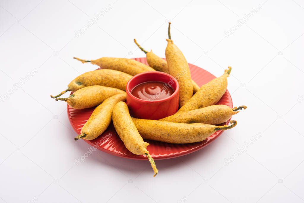 Chile relleno Pakora o mirchi pakoda o mirchi vada, un tentempié ...