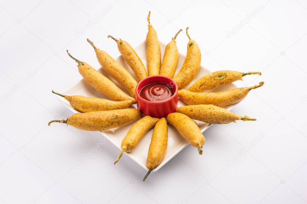 Chile relleno Pakora o mirchi pakoda o mirchi vada, un tentempié ...