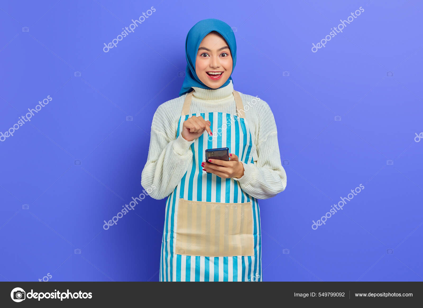 Portrait Excited Young Asian Muslim Woman 20S Wearing Hijab Apron Stock ...