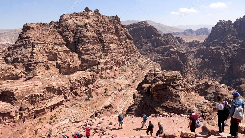 El camino de los turistas a Ad-Dair es el templo de roca de Nabatea 2022