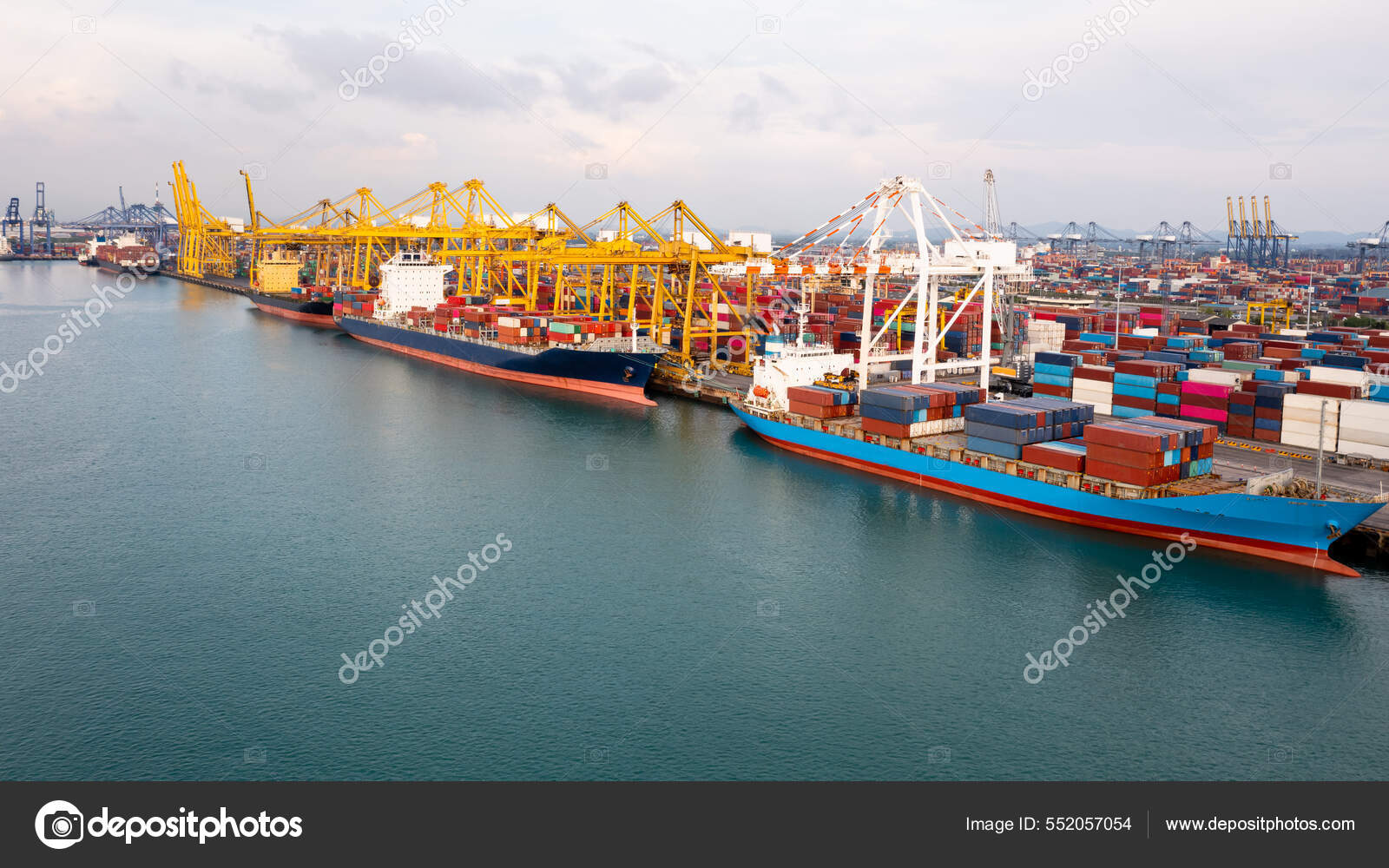 Nava Container Port Industrial Import Export Servicii Afaceri Globale ...